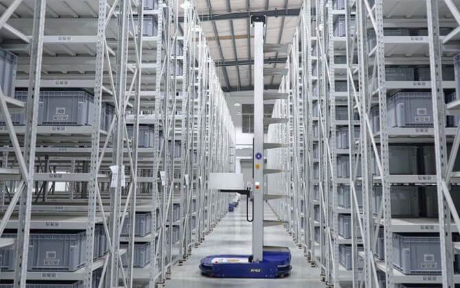 Types of Warehouse Robots, ACR Robotic Case Picking System, AMR Picking Solution | Hai Robotics