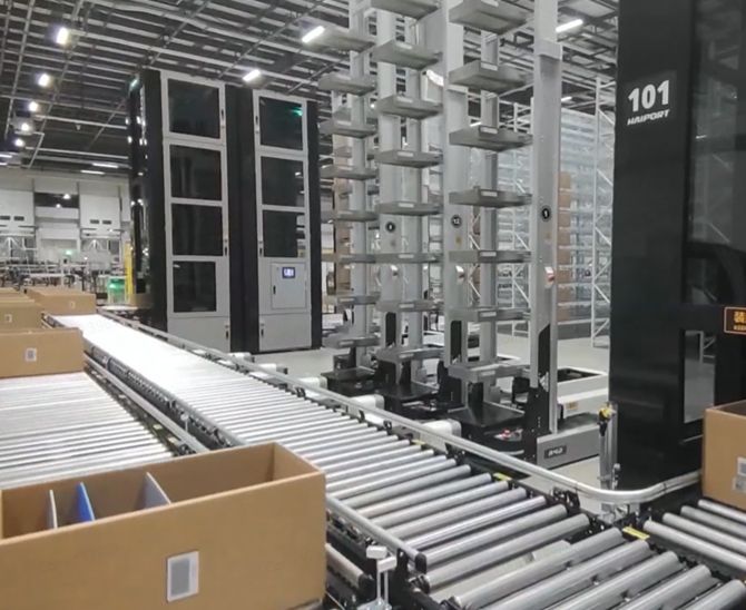Top Sportswear Brand B2B Return Warehouse | Hai Robotics